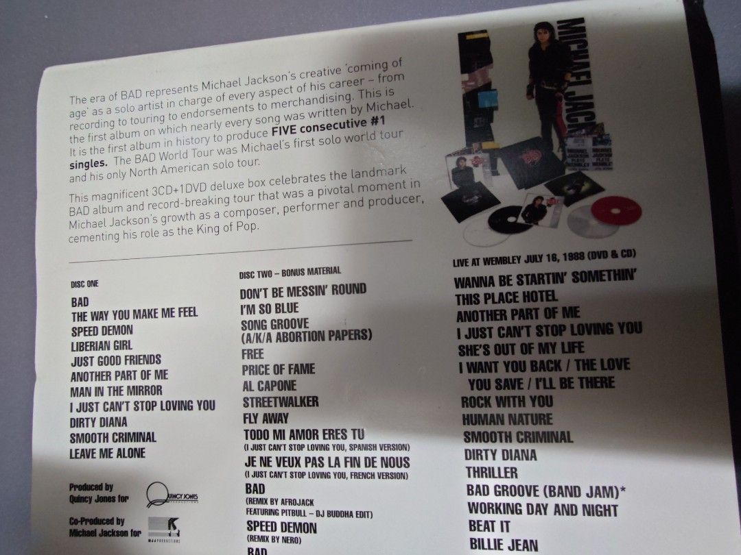 Michael Jackson BAD 25週年豪華裝 3CD+DVD (內附海報 貼紙 寫真集) 微花95%新淨, 興趣及遊戲, 音樂、樂器 & 配件, 音樂與媒體 - CD 及 DVD ...