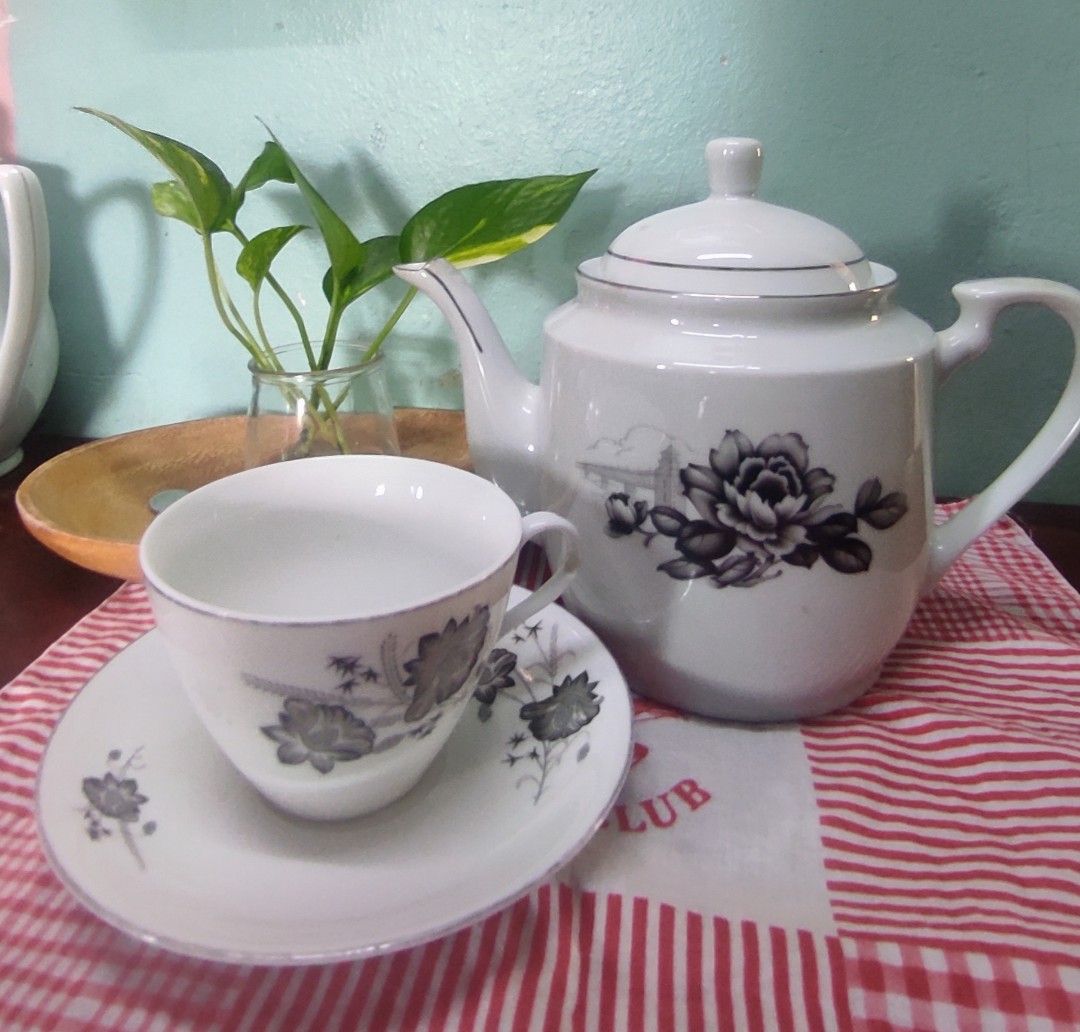 Maharani Bunga Padi Hitam Cawan dan Piring, Hobbies & Toys ...