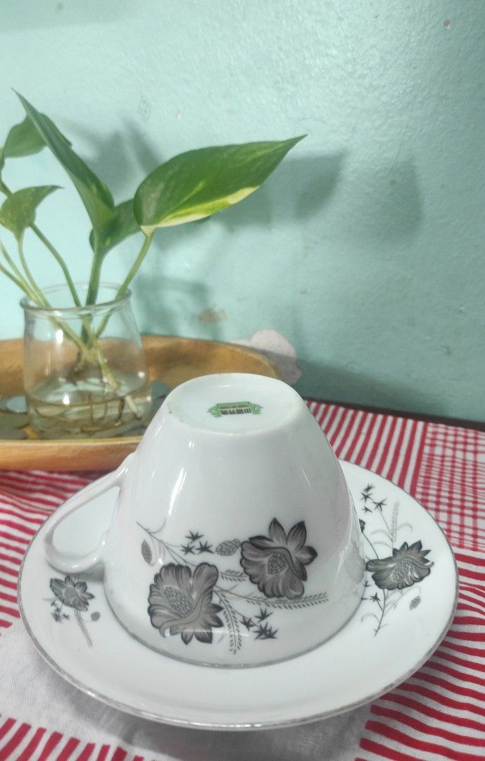 Maharani Bunga Padi Hitam Cawan dan Piring, Hobbies & Toys ...