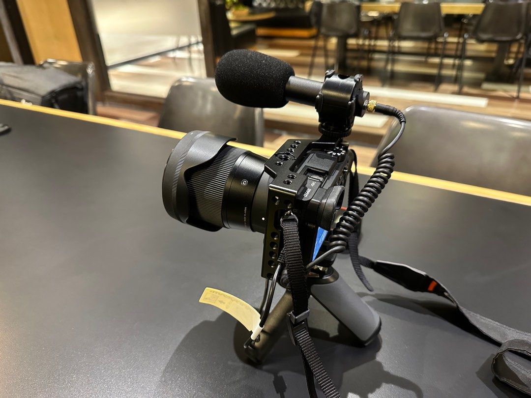 Sony A6400 Vlogging Set, Photography, Cameras on Carousell