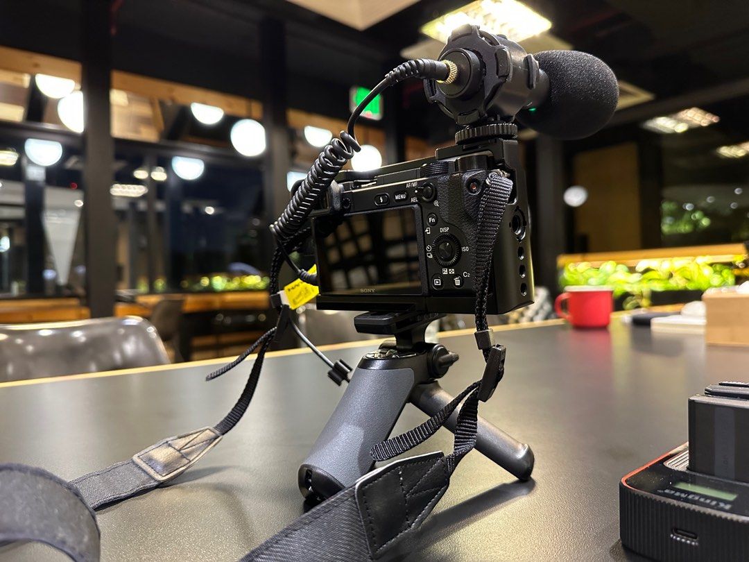 Sony A6400 Vlogging Set, Photography, Cameras on Carousell