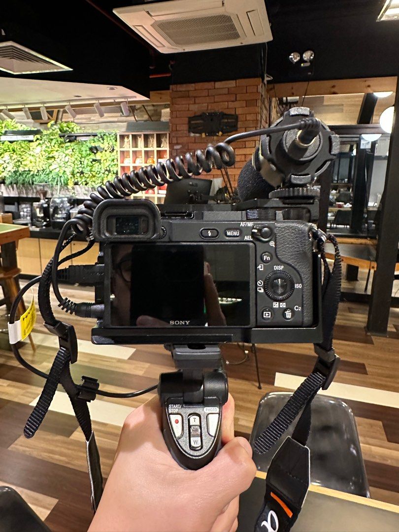 Sony A6400 Vlogging Set, Photography, Cameras on Carousell