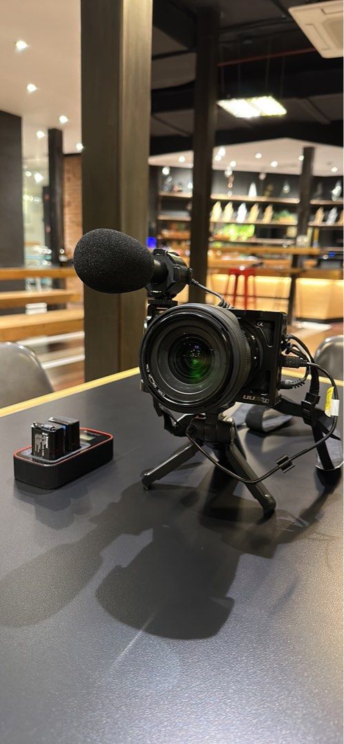 Sony A6400 Vlogging Set, Photography, Cameras on Carousell