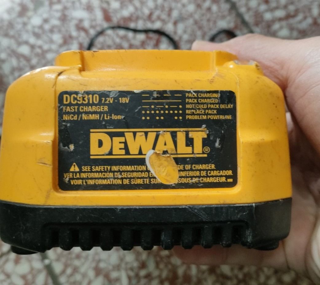 二手 dewalt 得偉 dc9310 7.2v-18v 鎳氫 鋰電池 充電器, 書籍、休閒與玩具, 文具、藝術、手工藝, 其他用品在旋轉拍賣