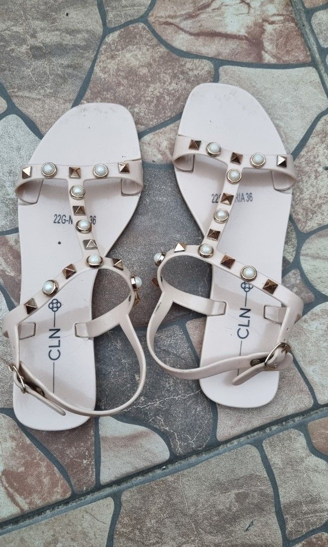CLN Sandals, Women's Fashion, Footwear, Flats & Sandals on Carousell