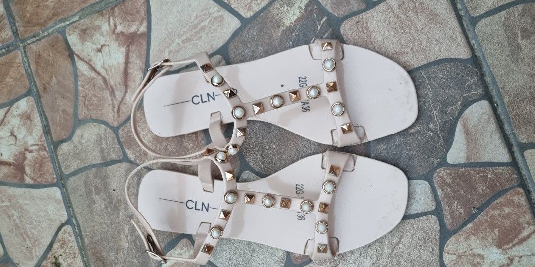 CLN Sandals, Women's Fashion, Footwear, Flats & Sandals on Carousell