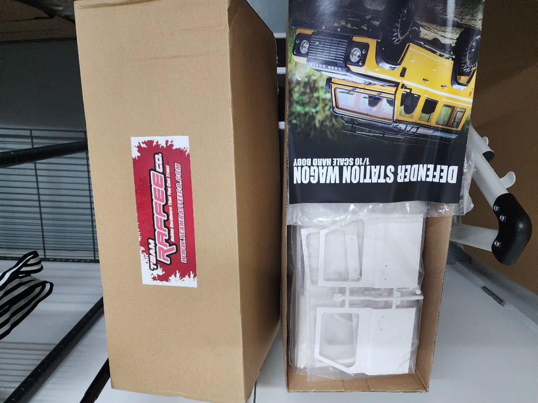 Defender D110 white car body by Team Raffee Co, 興趣及遊戲, 玩具 & 遊戲類 - Carousell