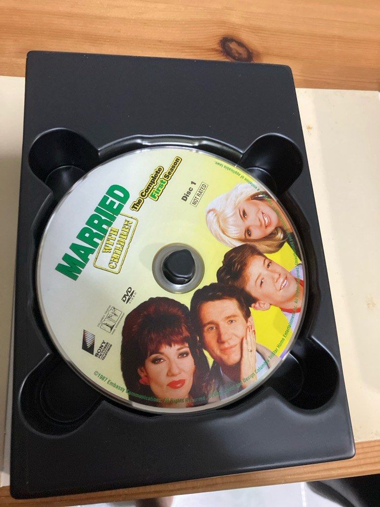 DVD MARRIED WITH CHILDREN / THE complete serie, Hobbies & Toys, Music ...