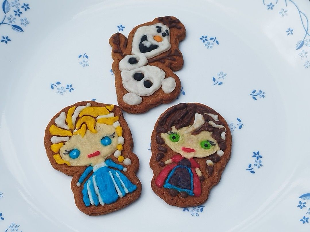 FROZEN Butter Cookies Set of 3 with Royal Icing, Food & Drinks ...