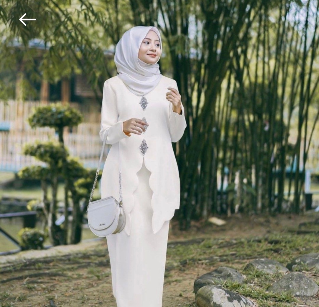 L Kebaya Neelofa, Women's Fashion, Muslimah Fashion, Baju Kurung & sets ...