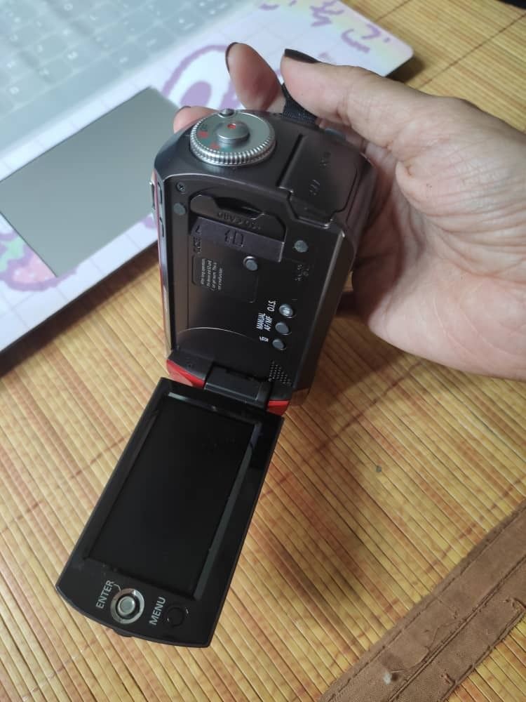 Panasonic SDR-S26 Optical 70x, Photography, Cameras on Carousell