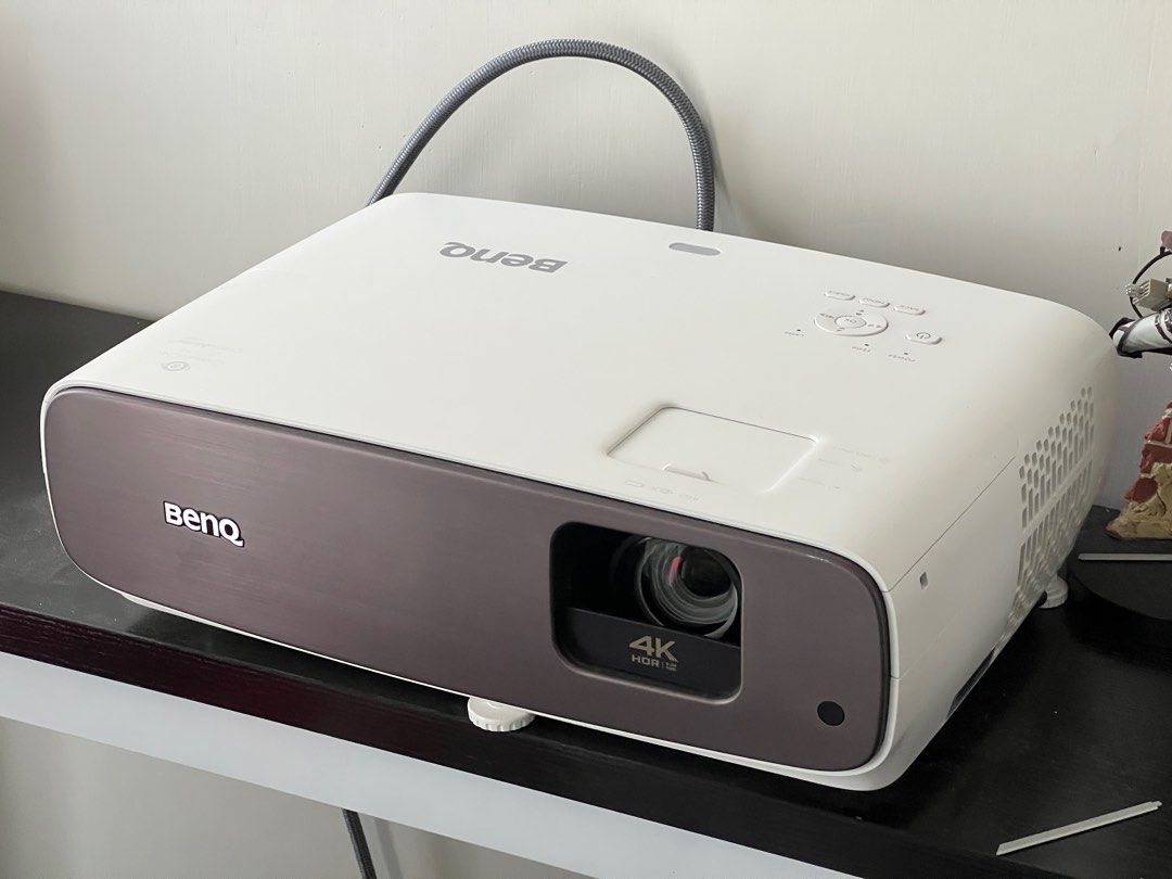 BenQ W2700 4K projector 同級最靚色, 家庭電器, 電視 & 其他娛樂, 投影機 - Carousell