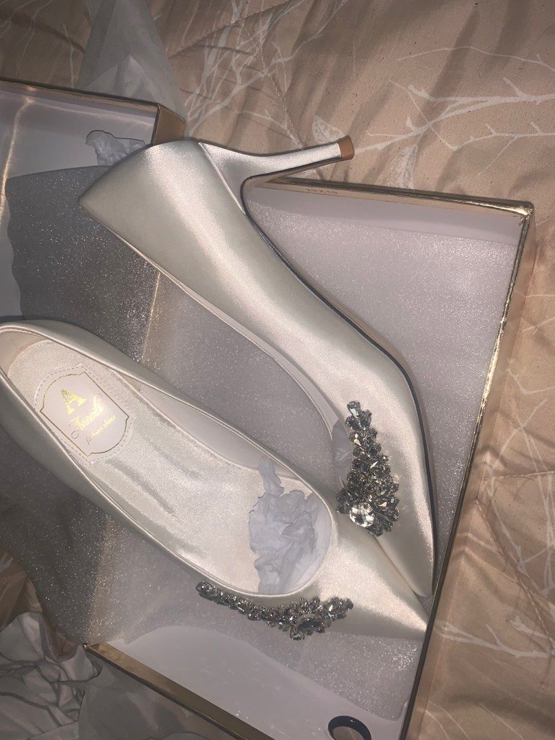Kasut kahwin Heels Nikah, Women's Fashion, Footwear, Heels on Carousell