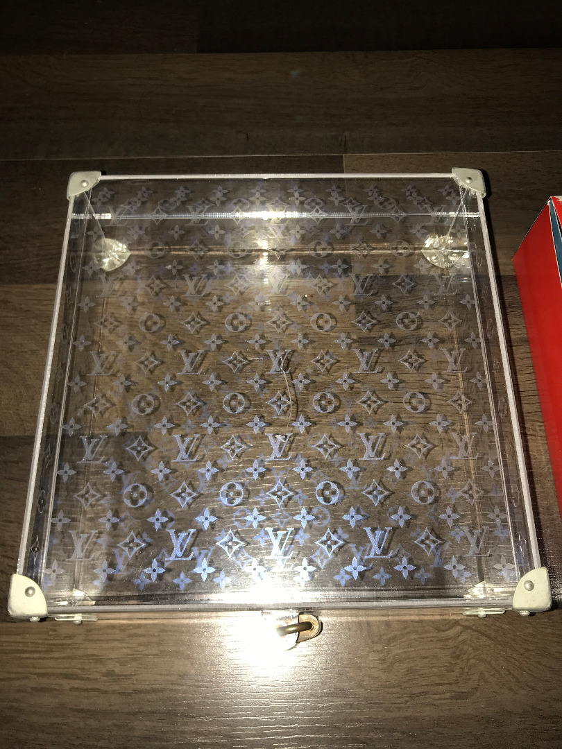 Louis Vuitton x Visionaire 30 Plexiglass Box, 名牌, 飾物及配件 - Carousell