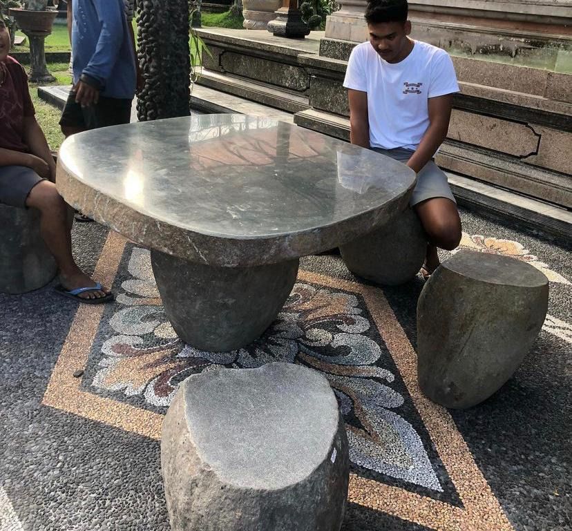 Meja dan kursi taman batu alam andesit batu kali + kursi, Perabotan ...