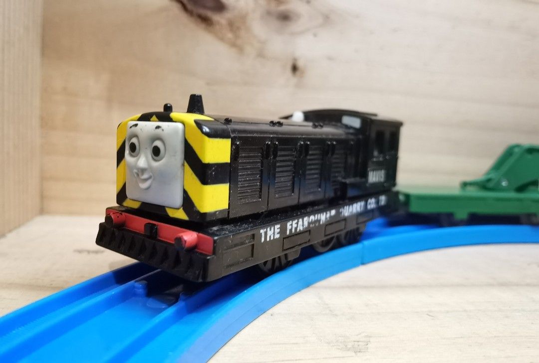 Takara Tomy Vintage Electric Motorised Train Thomas and Friends - Mavis ...