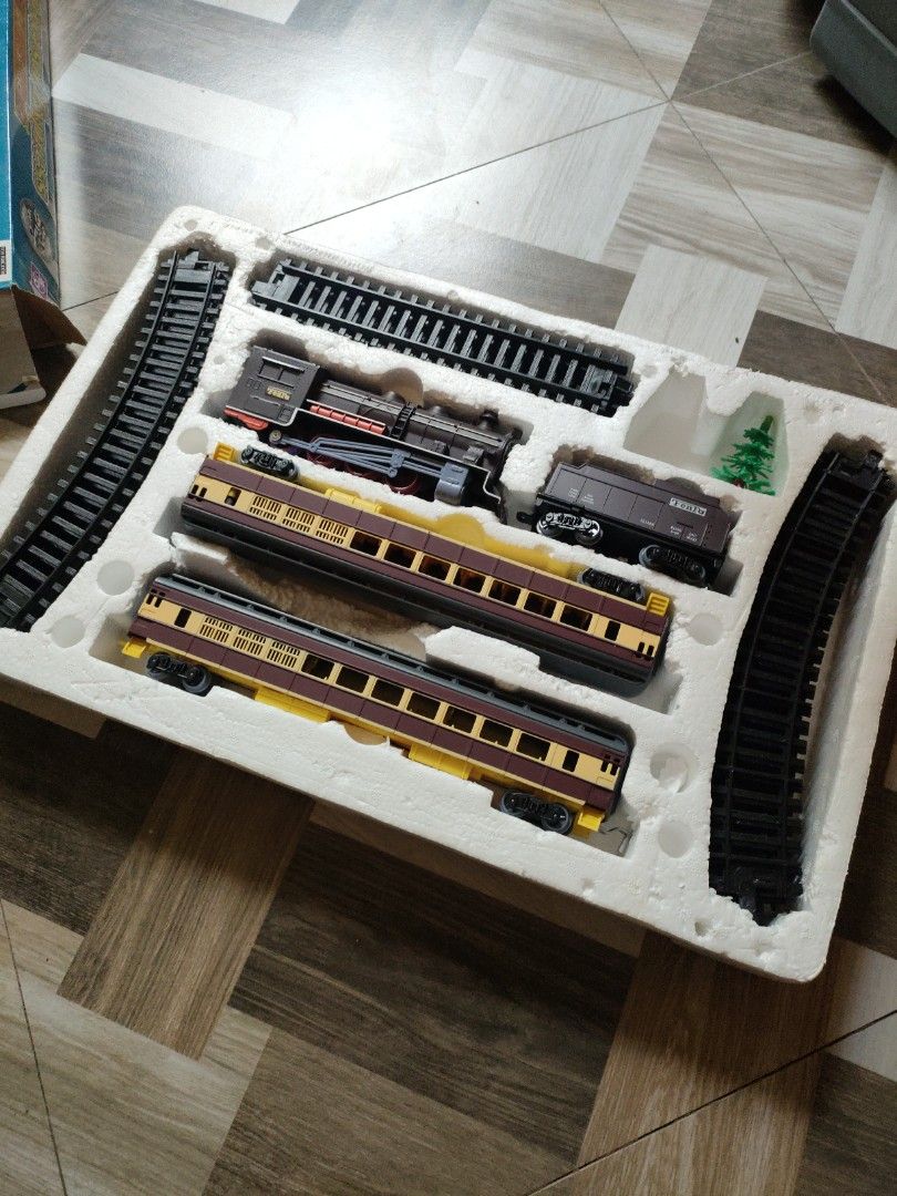 Train set (battery operated), Hobbies & Toys, Toys & Games on Carousell