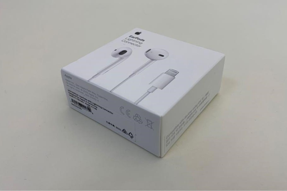 Brand New Genuine Apple EarPods lightning connector, Audio, Earphones ...
