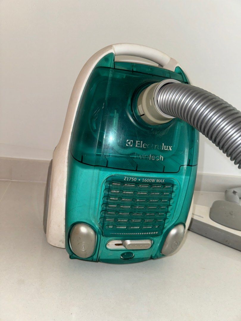 Electrolux Vacuum Cleaner Z1750, TV & Home Appliances, Vacuum Cleaner ...