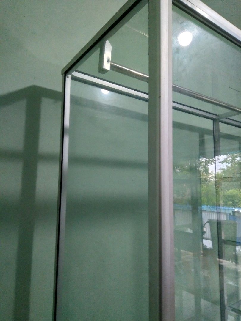 Lemari Sliding Full Kaca, Perabotan Rumah di Carousell