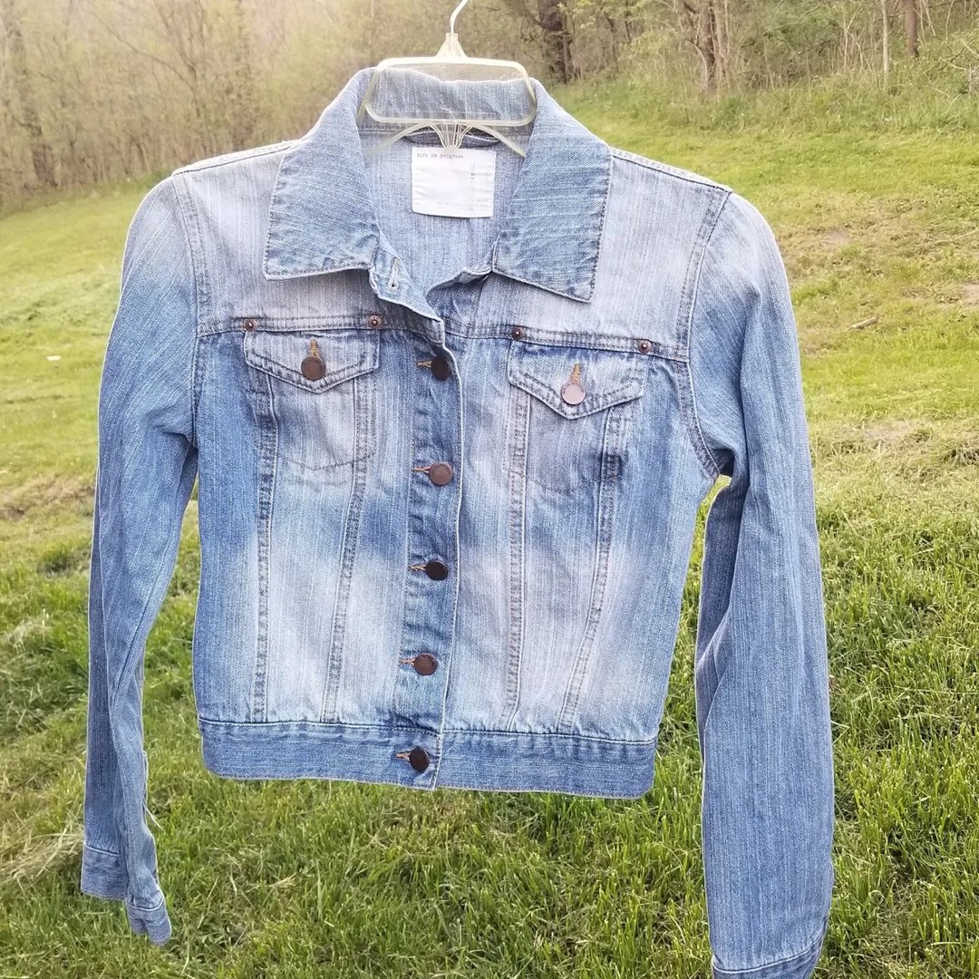 Life in Progress Women Cropped Denim Jacket in Faded Blue, Women's Fashion, Coats, Jackets and ...