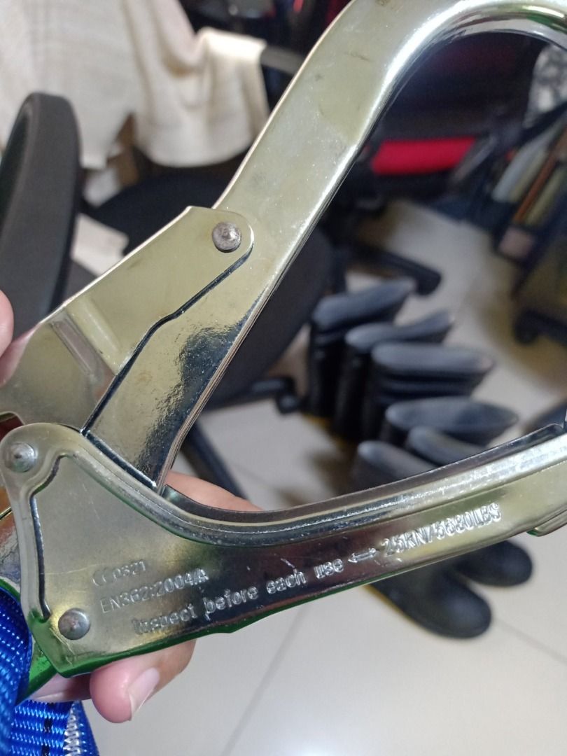 ROUGH RIDER SAFETY HARNESS, Commercial & Industrial, Construction Tools ...