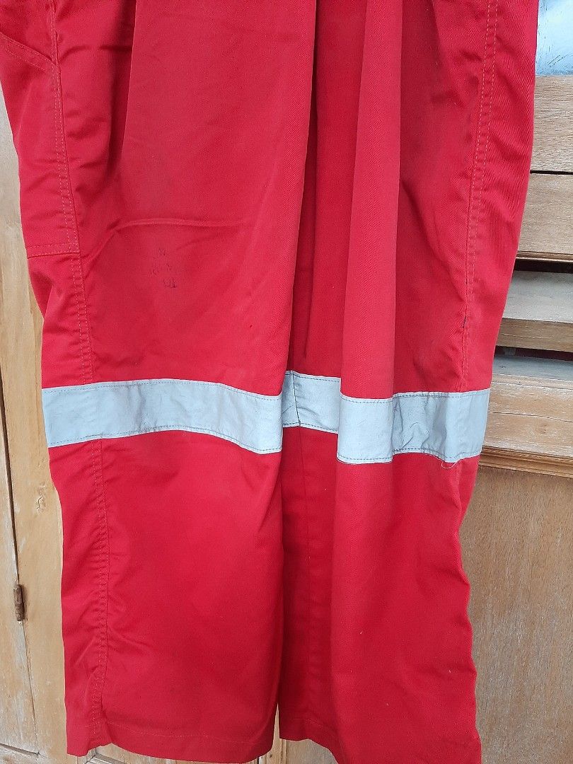 Wearpak coverall, Fesyen Pria, Pakaian , Baju Luaran di Carousell