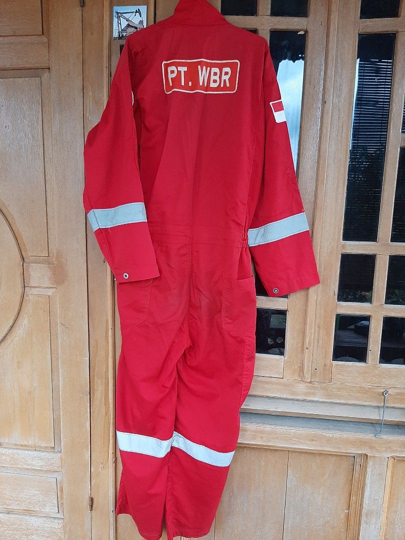 Wearpak coverall, Fesyen Pria, Pakaian , Baju Luaran di Carousell