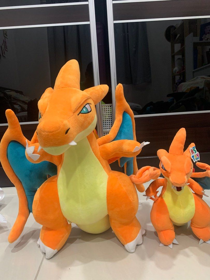 Pokémon charizard 1 Big 1 small, Hobbies & Toys, Toys & Games on Carousell