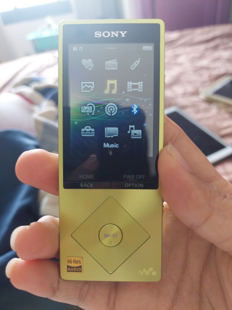 Sony nw a25 original, Musik & Media, CD, DVD & Lainnya di Carousell