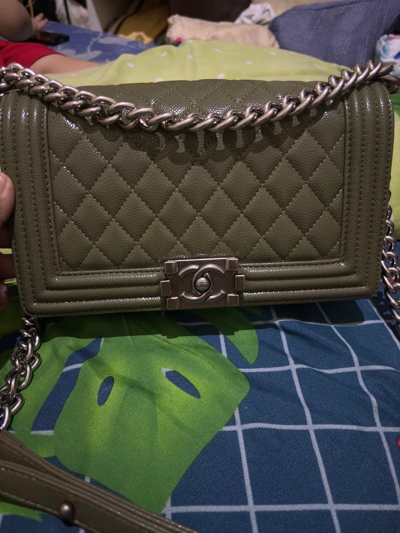 Chanel Boy, Barang Mewah, Tas & Dompet di Carousell