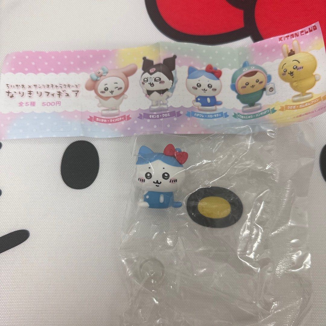 Chiikawa x Sanrio Hello Kitty 扭蛋, 興趣及遊戲, 玩具 & 遊戲類 - Carousell