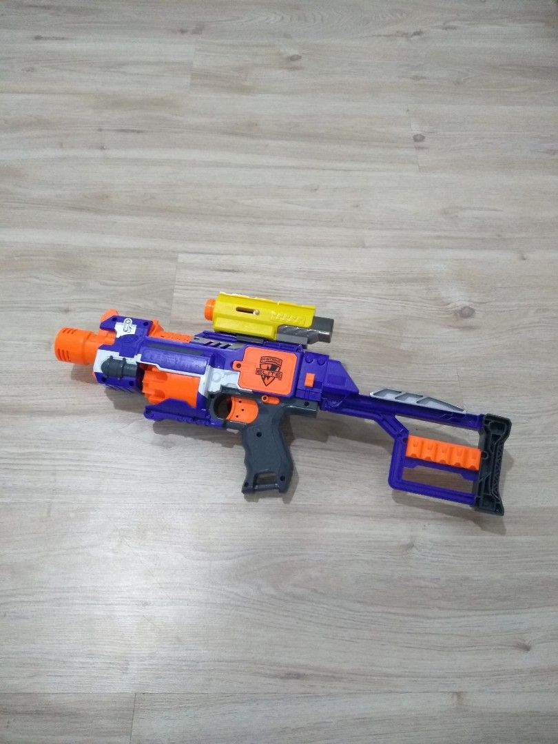 Nerf N- Strike Elite Stockade With Laser Scope Red Dot Tactical Light ...