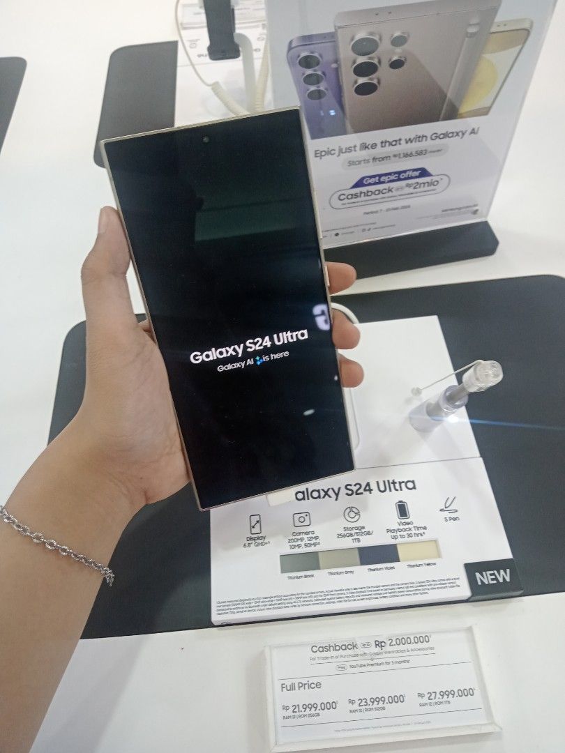 Samsung galaxy S24 ultra, Telepon Seluler & Tablet, Lainnya di Carousell