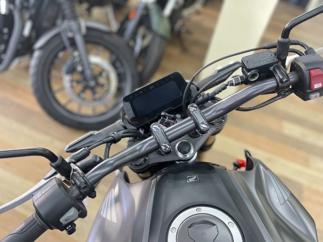 2023年 HONDA CB300R 全新車 》 #有檔位顯示 #有滑動式離合器 #貿易車, 機車, 新車在旋轉拍賣