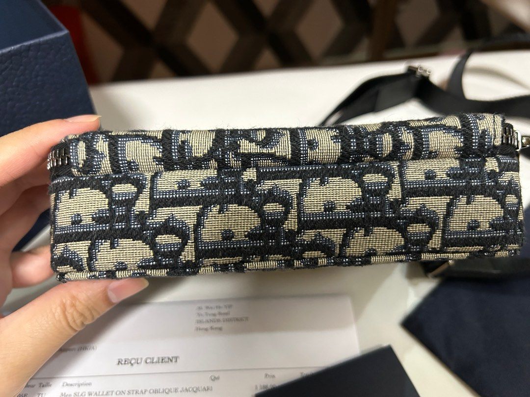 Men pouch with strap full set invoice Dior bag , 名牌, 手袋及銀包 - Carousell