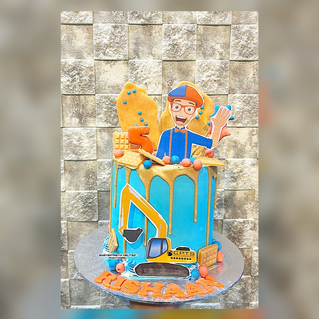 Blippi Cake🥰, Food & Drinks, Homemade Bakes on Carousell