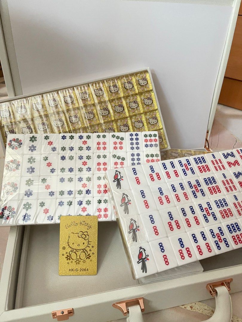 Hello Kitty Mahjong Set - Gold, Hobbies & Toys, Memorabilia ...