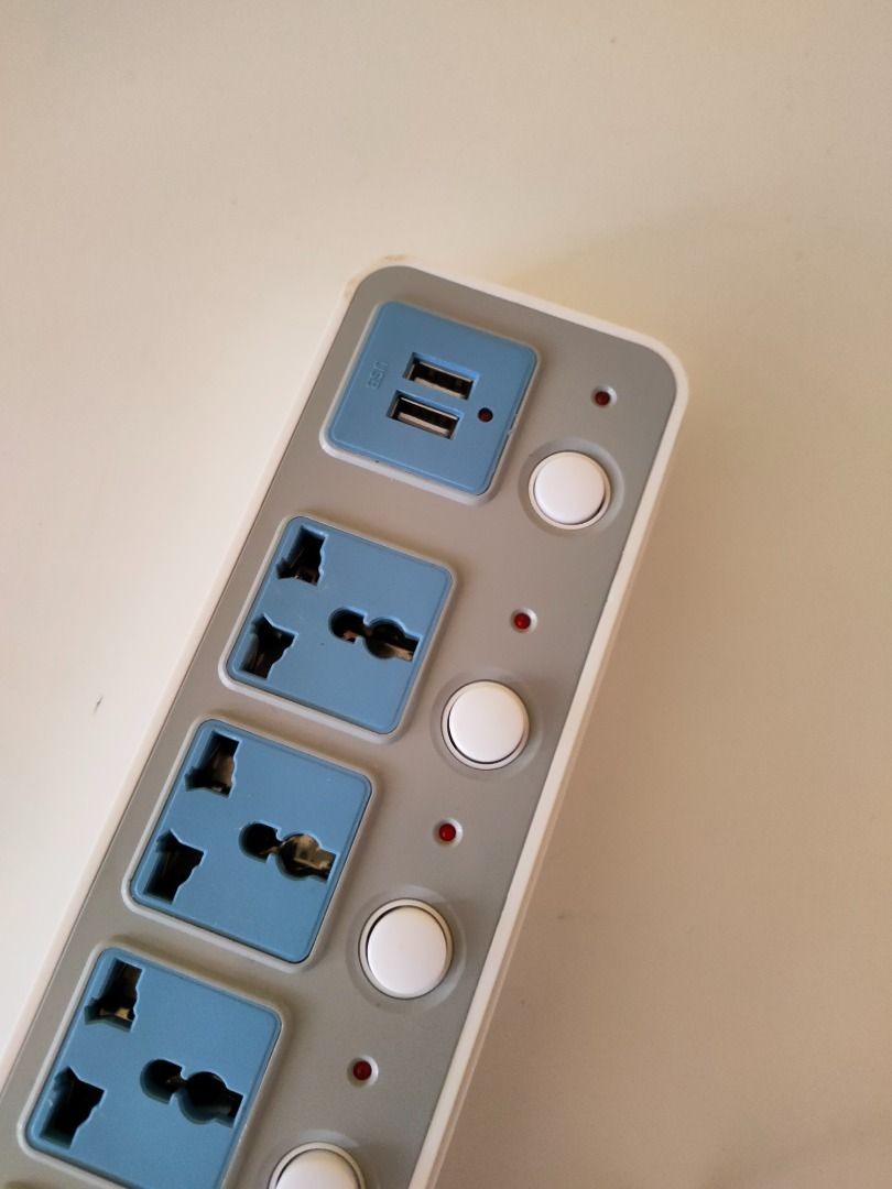 power strip - 4 AC switched outlets + 2 USB , mains input via PSB-10 china style power plug ...