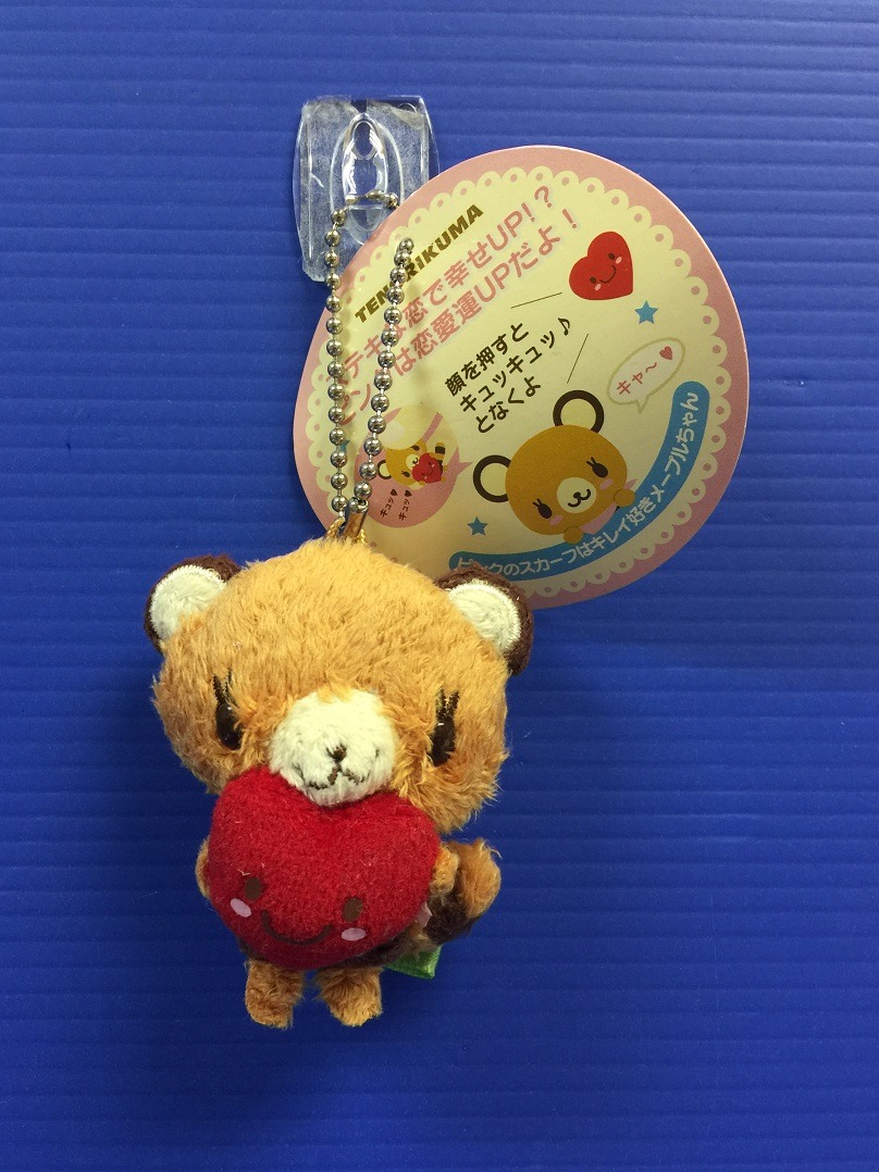 Sanrio Tenorikuma 咖啡熊 迷你心心毛公仔吊飾掛件掛飾, 女裝, 飾物及配件, 吊飾 - Carousell