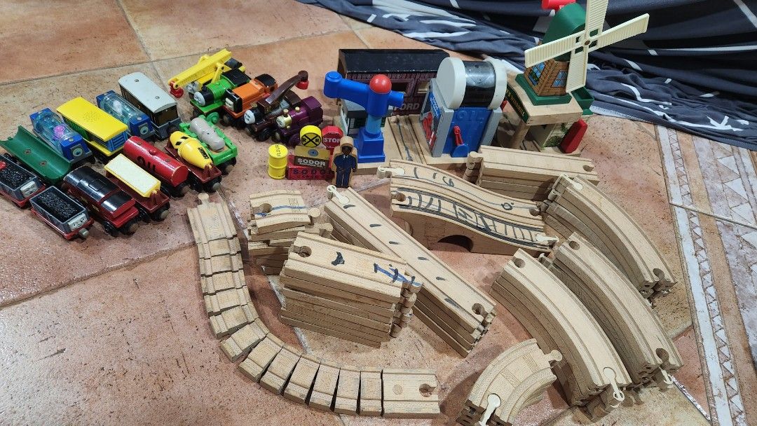 Wooden Train Set (Thomas & Friends), Hobbies & Toys, Toys & Games on ...