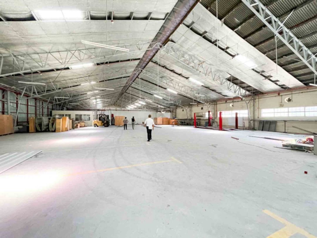 1400 sqm warehouse & 1350 sqm parking Groundflr Mandaluyong Office ...