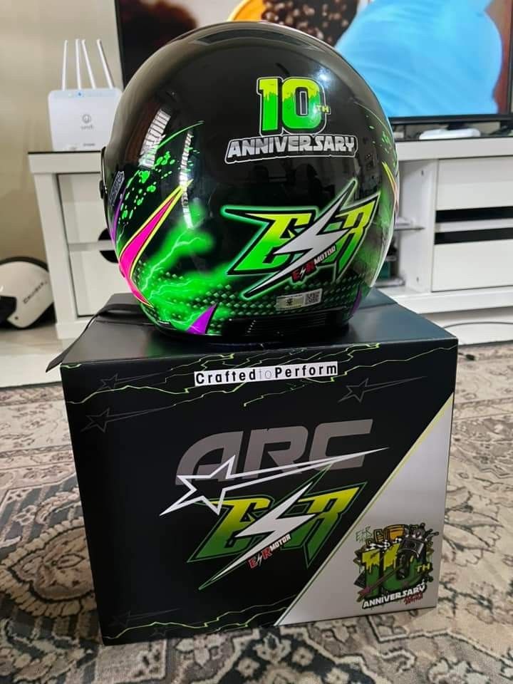 ARC x ESR Helmet, Auto Accessories on Carousell