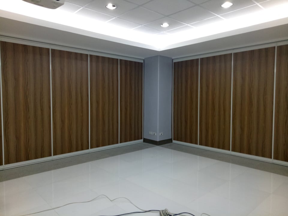 MOVABLE WALL/ OPERABLE WALL PARTITION, Furniture & Home Living, Office ...
