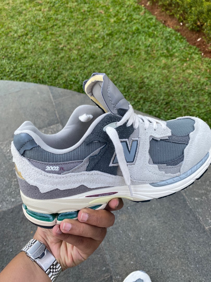 New Balance 2002 Protection Pack, Fesyen Pria, Sepatu , Sneakers di ...
