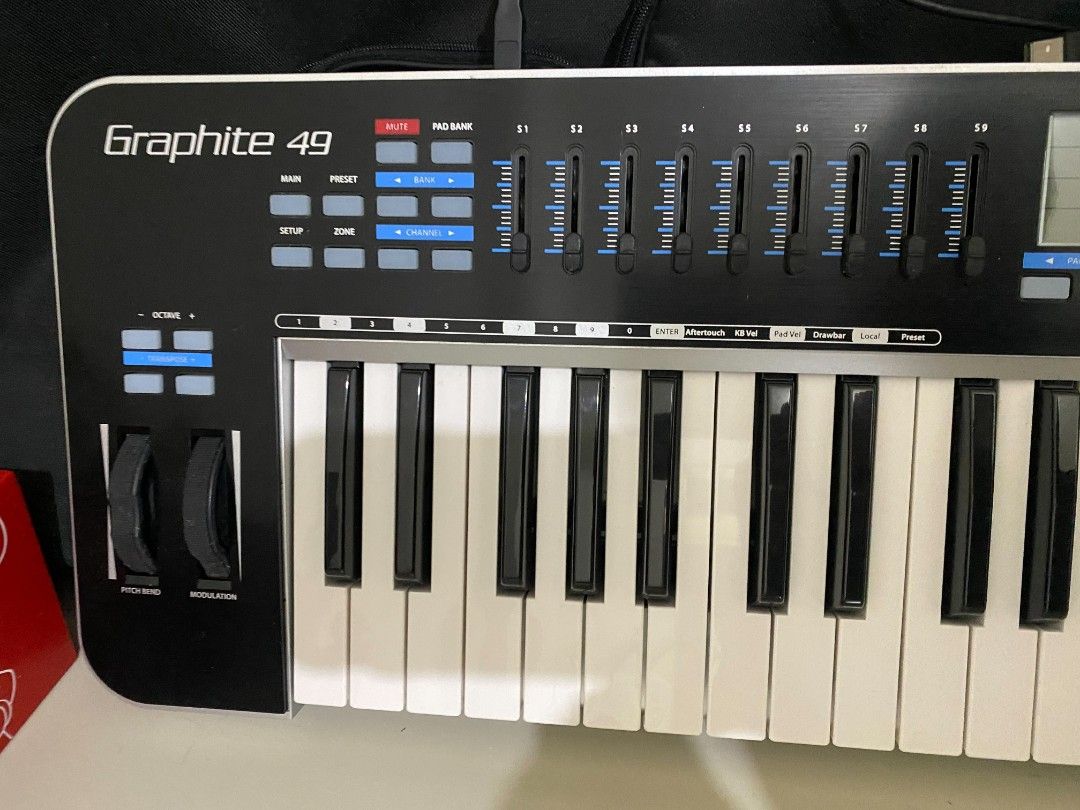 Samson Graphite 49 midi 鍵盤, 書籍、休閒與玩具, 樂器、音樂相關, 樂器在旋轉拍賣