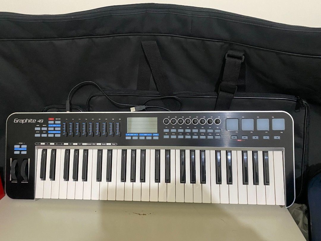 Samson Graphite 49 midi 鍵盤, 書籍、休閒與玩具, 樂器、音樂相關, 樂器在旋轉拍賣