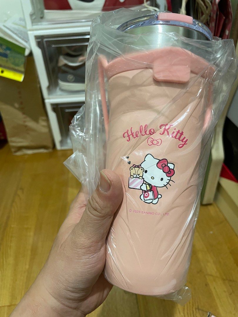 $大明私用$ 代友售 全新正版三麗鷗 Hello Kitty 矽膠提把款隨行杯 粉色 710ml, 家具及居家用品, 戶外家具在旋轉拍賣