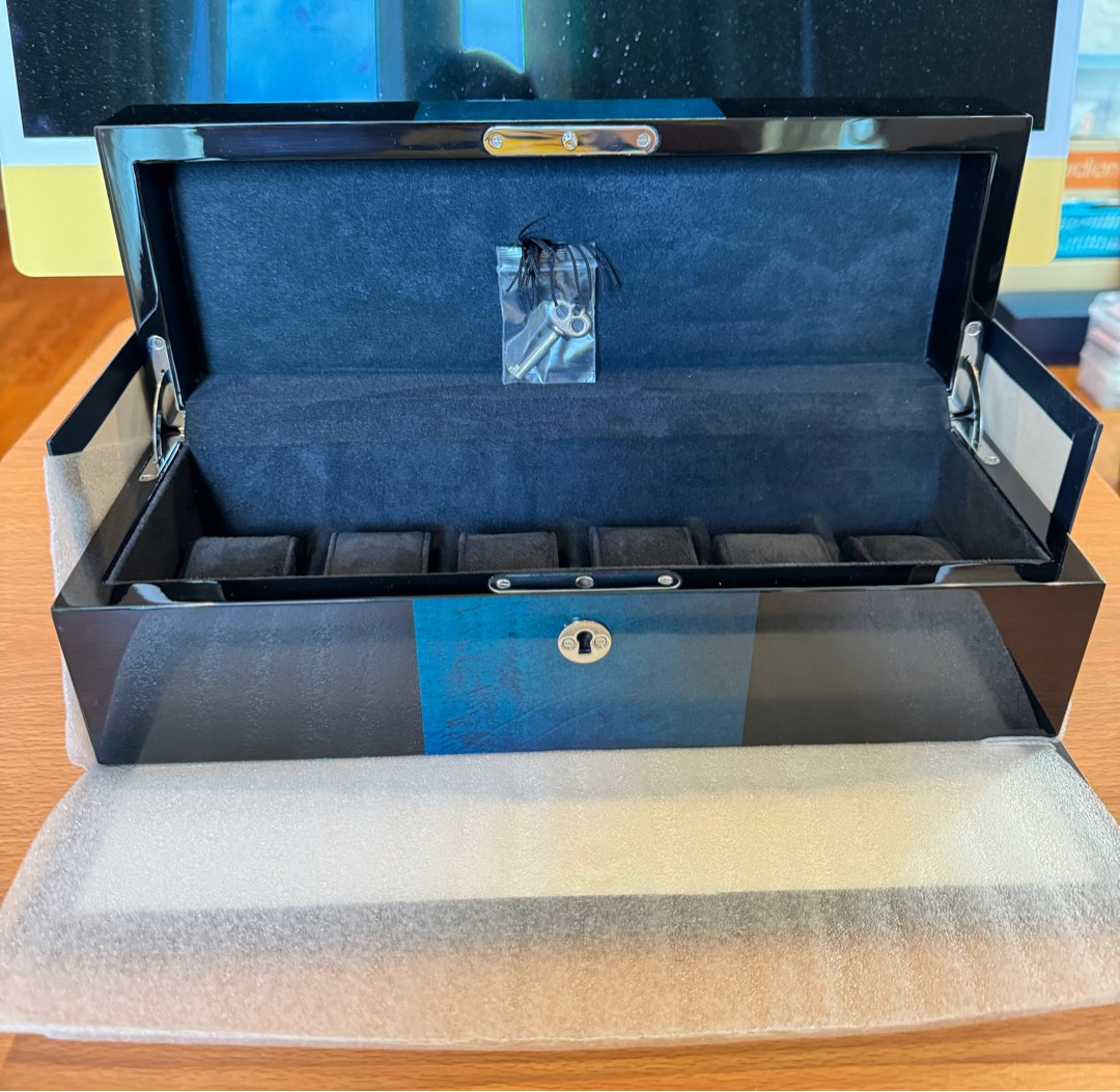 Beautiful watch collection case for 6 watches. Complete with box, lock ...