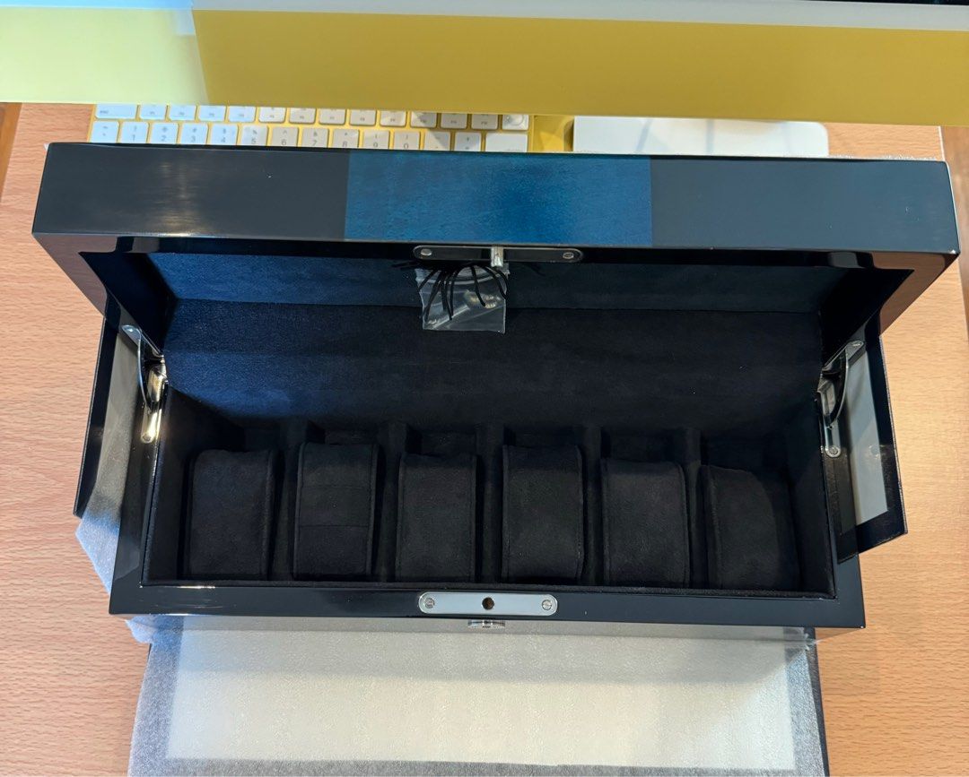 Beautiful watch collection case for 6 watches. Complete with box, lock ...